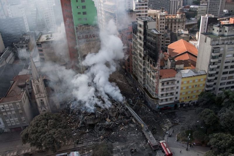 Building in Sao Paulo caught fire and collapsed today, 1 died